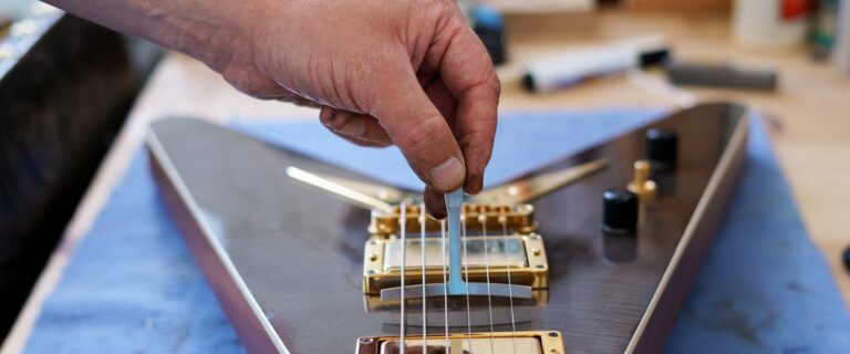 The 4-step guide to electric guitar setup - Guitar Pro Blog - Arobas Music